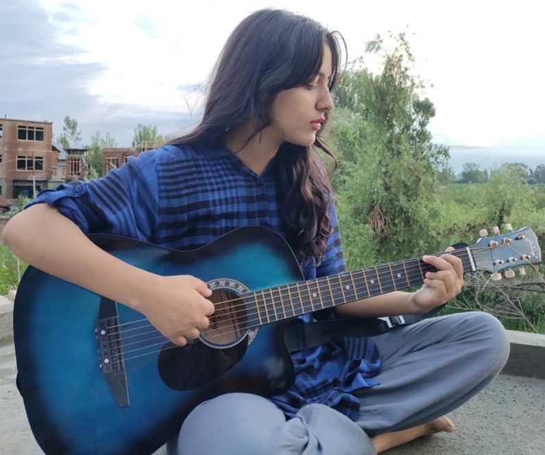 Nargis Khatoon: A New Kashmiri Singing Sensation With Celebrity Fanbase ...