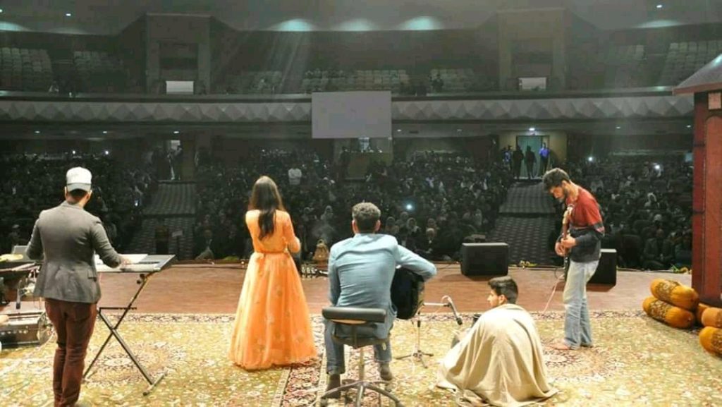 Nargis Khatoon: A New Kashmiri Singing Sensation With Celebrity Fanbase ...