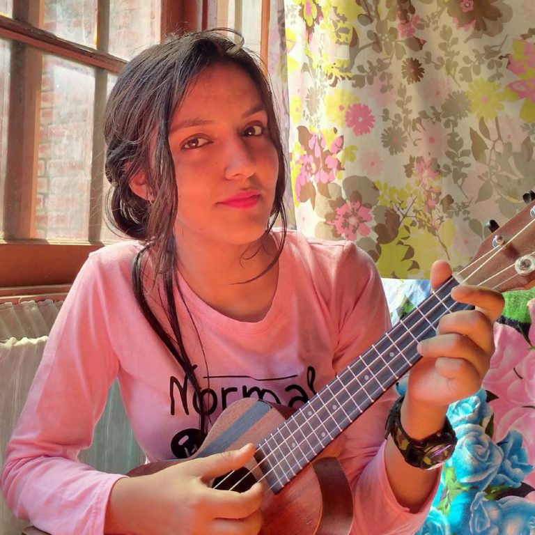 Nargis Khatoon: A New Kashmiri Singing Sensation With Celebrity Fanbase ...