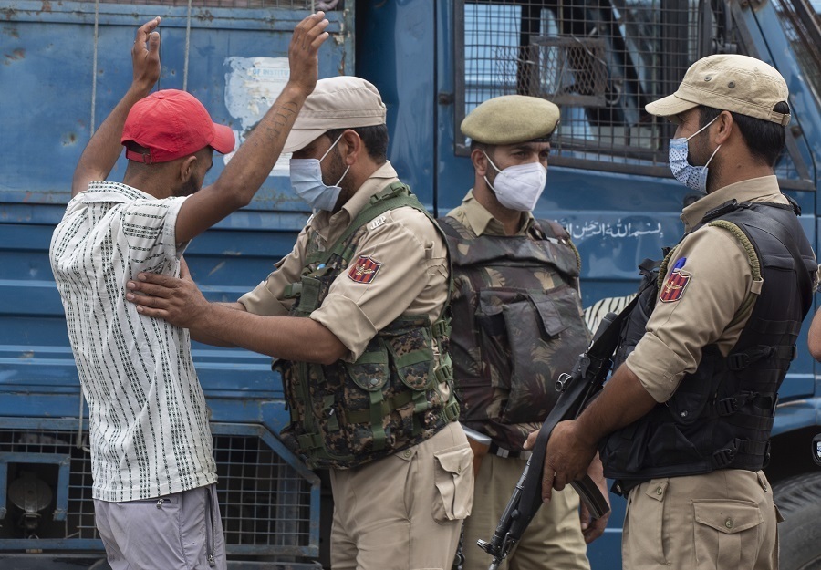 Kashmir Celebrations Amid Massive Security Bandobast – Kashmir Observer