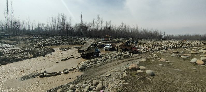 Mining Mafia in J&K: Need to Streamline Riverbed Mining – Kashmir Observer