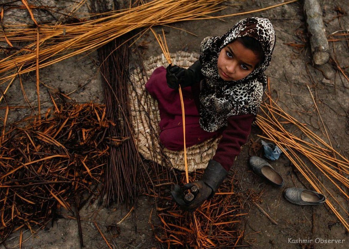 Freeze Frame: Growing Tribe of Child Kangri-Sellers in Kashmir ...