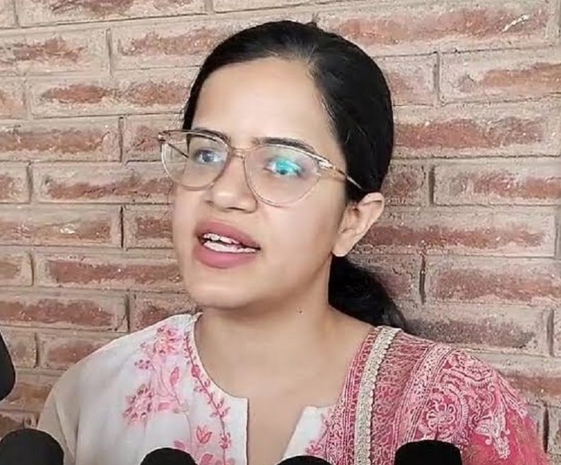 Ayushi Sudan Is New DC Kupwara – Kashmir Observer