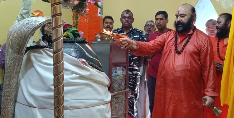 Amarnath Yatra: Chhari Mubarak Taken To Shankaracharya Temple In ...