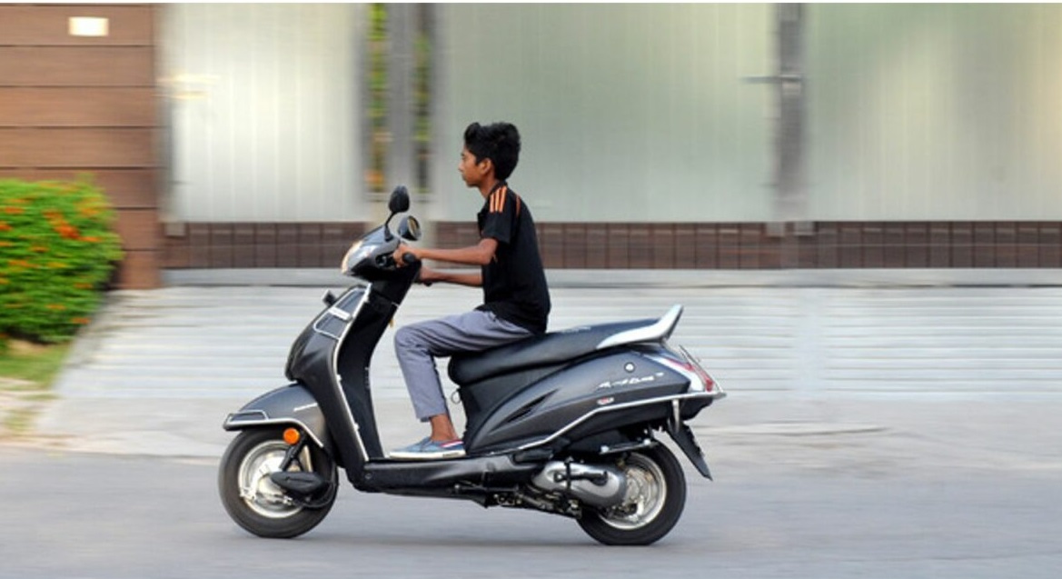 Parents in Kashmir to Face Rs 25K Fine, 3-Yr Jail For Allowing Minors ...