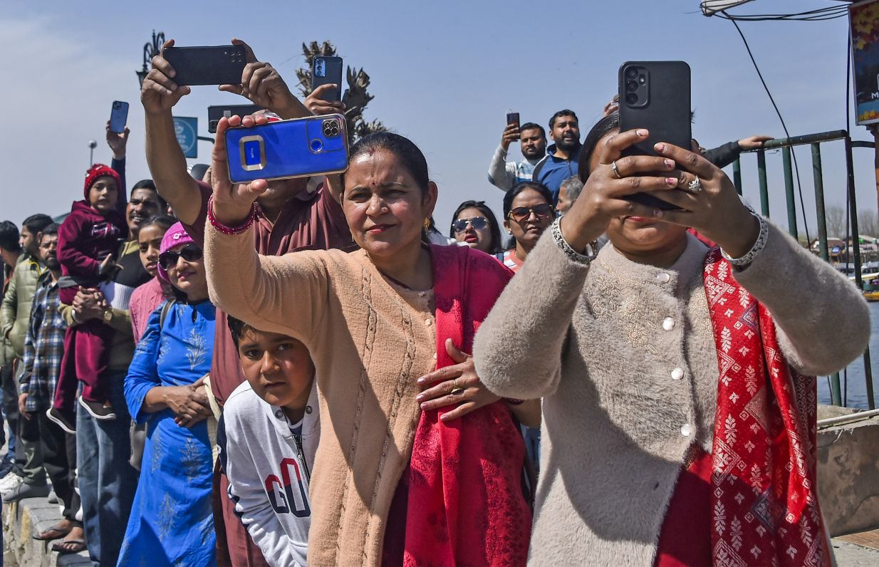 In Photos | First-Ever Formula-4 Car Run Held In Srinagar – Kashmir Observer
