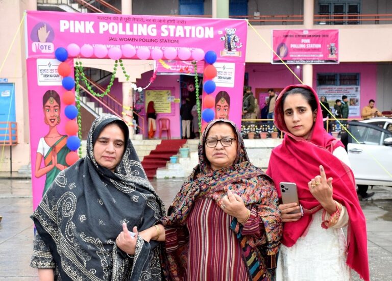 Udhampur Women Throng ‘Pink Booths’ – Kashmir Observer