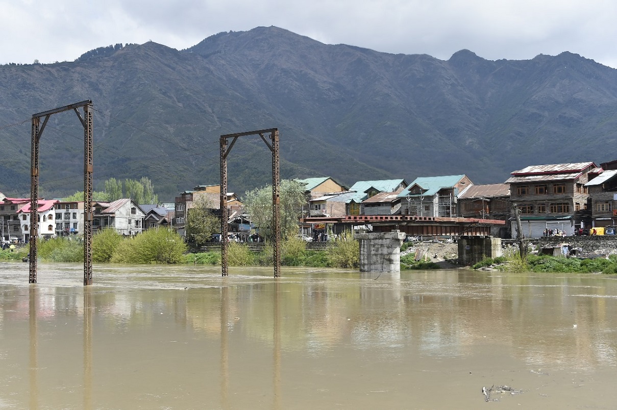 Gandabal Bridge Construction Restarts After Tragedy – Kashmir Observer