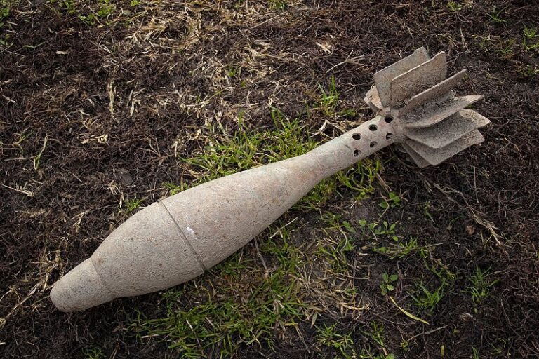 Unexploded Shells Haunt Kashmir Border Villages Despite Pause – Kashmir ...