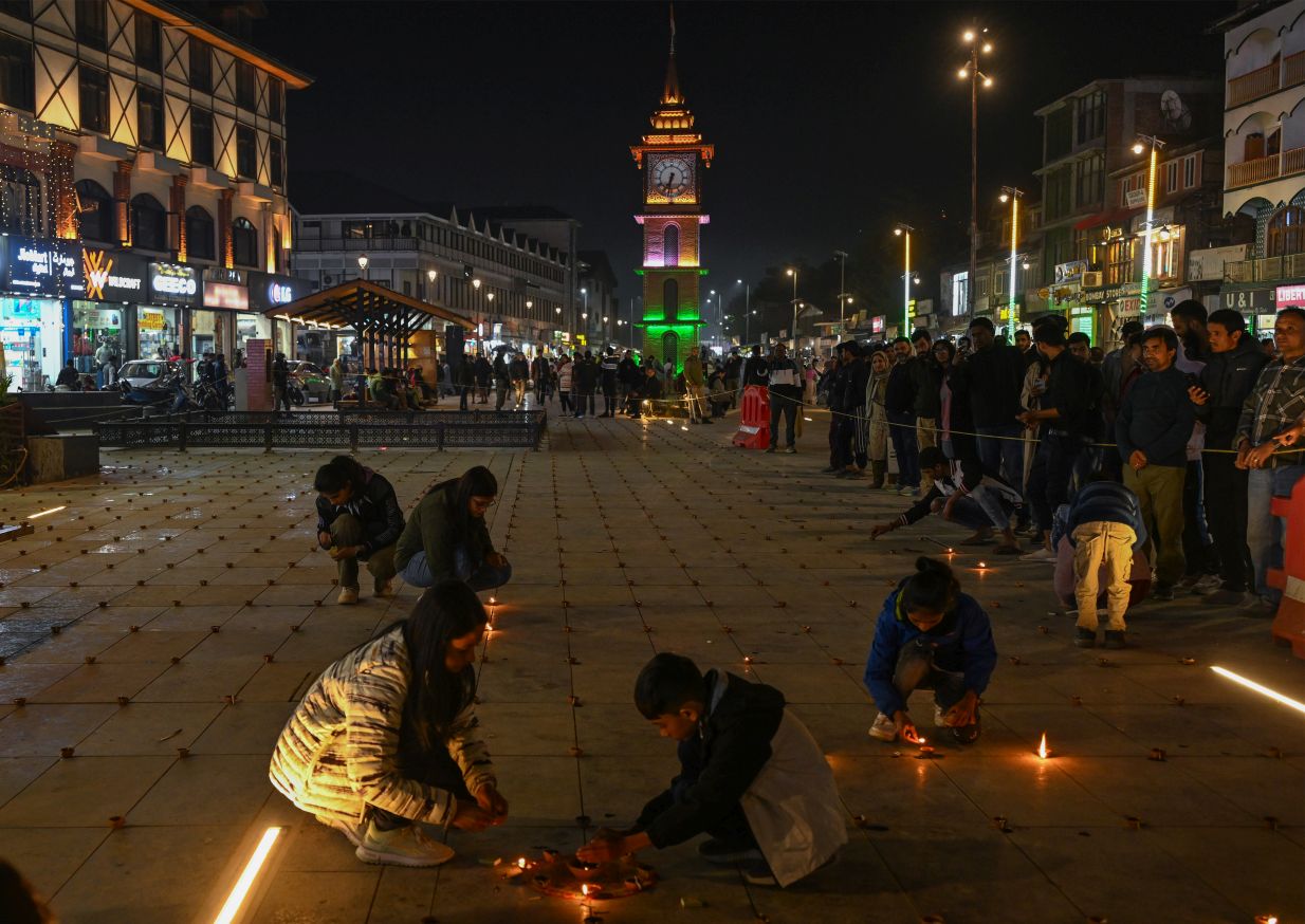 In Photos: Diwali Celebrated At Srinagar’s Iconic Clock Tower – Kashmir ...