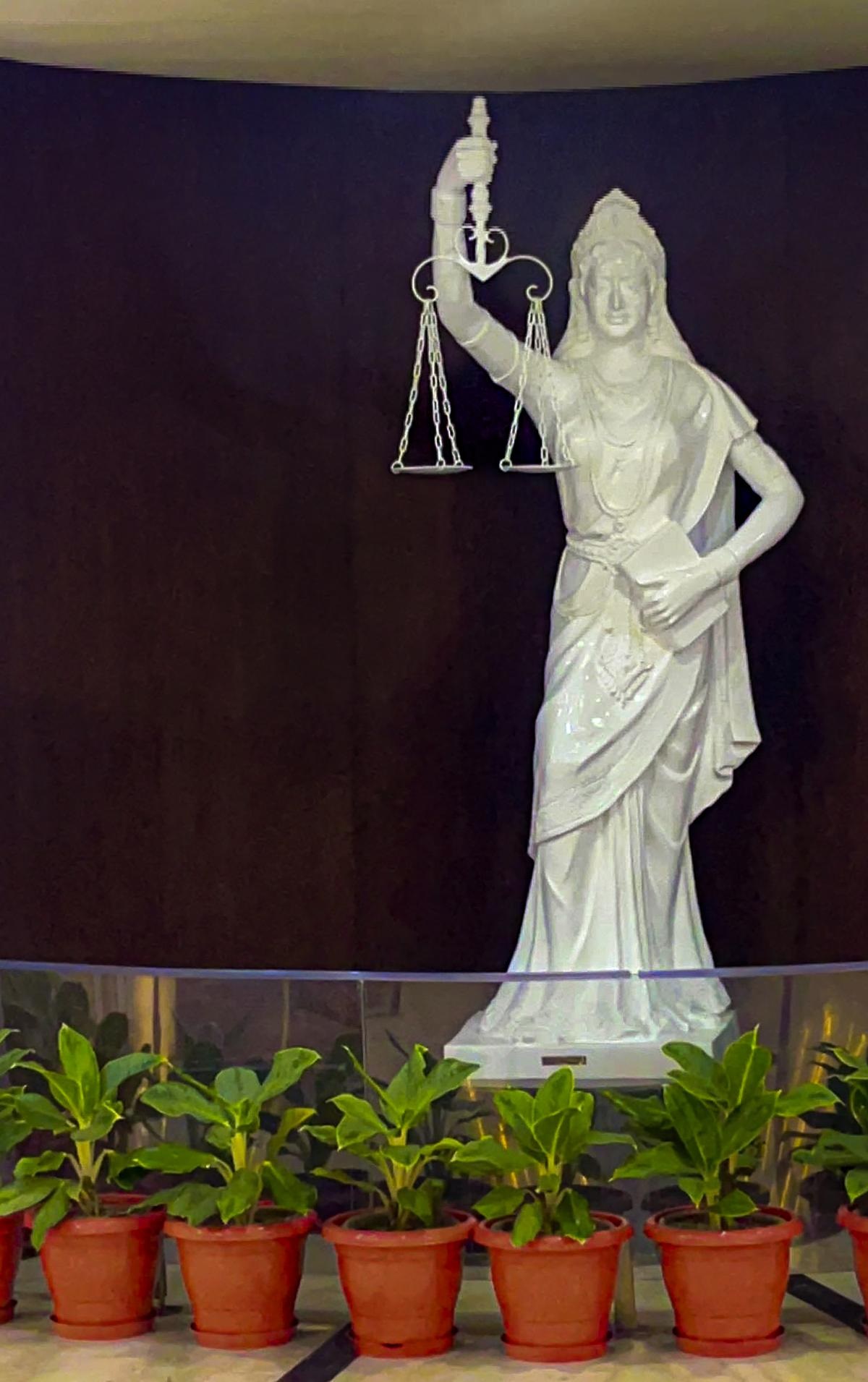 SCBA Objects To ‘Radical Changes’ In SC Emblem, Lady Justice Statue ...