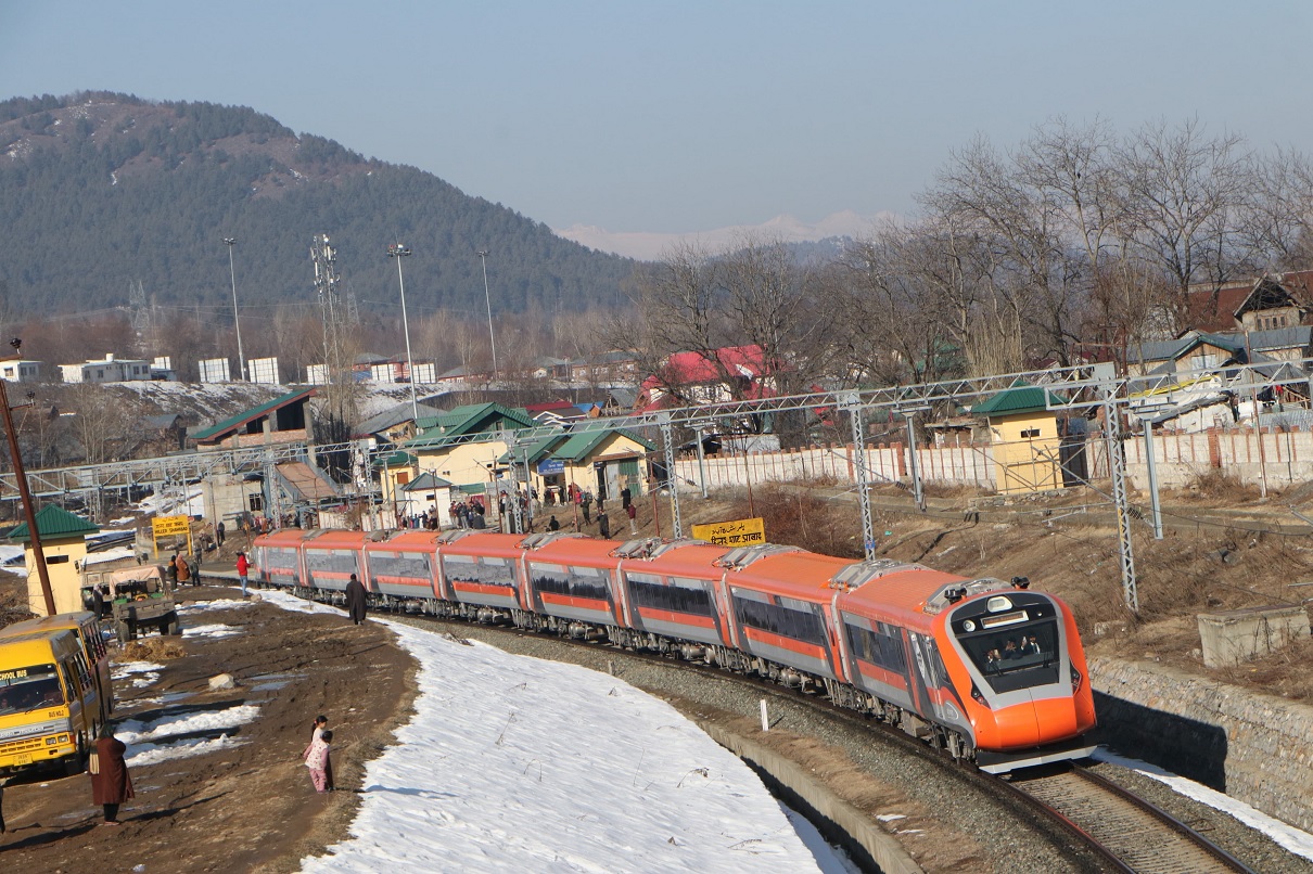 Specially Designed Vande Bharat Express Train Arrives In Kashmir – Kashmir Observer