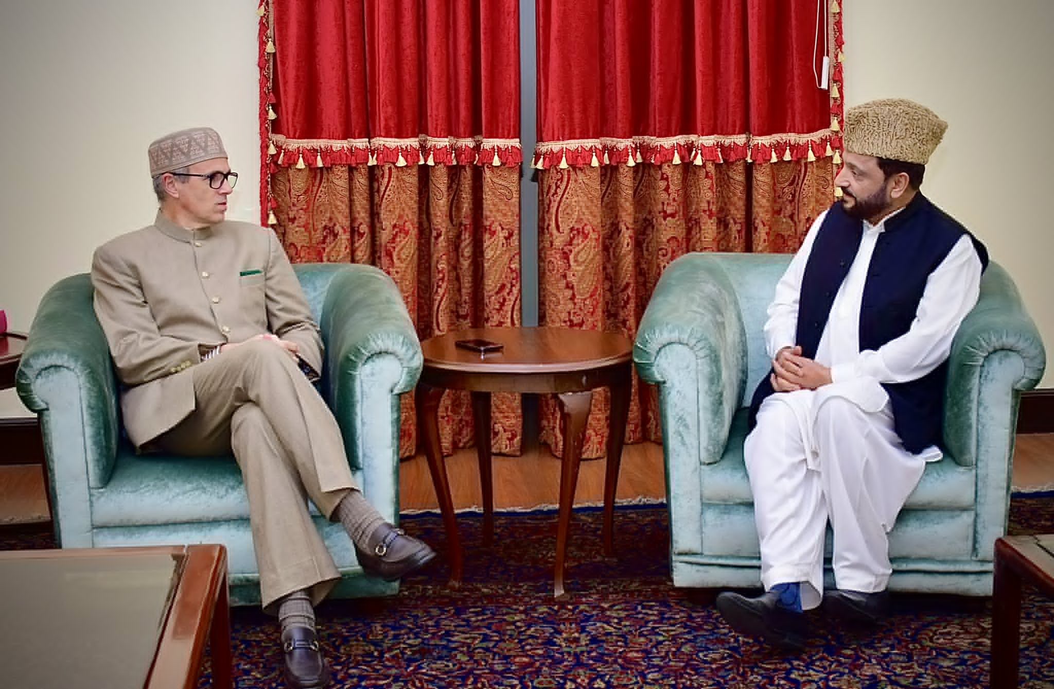 CM Omar Meets Grand Mufti Nasir-ul-Islam, Discusses Community Issues – Kashmir Observer