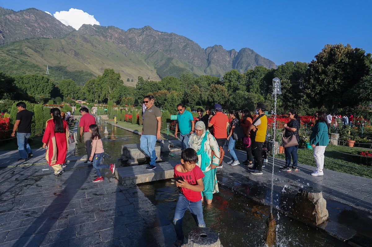 J&K Sees 15.3 Cr Tourists In A Decade: Report – Kashmir Observer