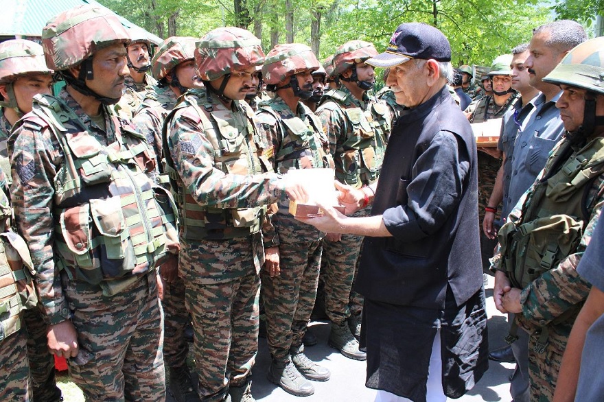 LG Reviews Security Situation Along LoC In Kupwara – Kashmir Observer