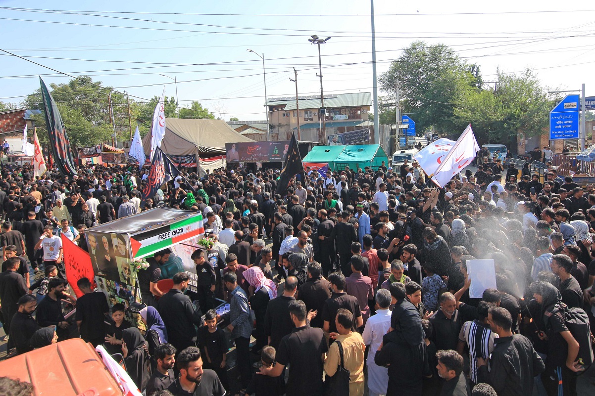 Thousands Join 7th Muharram Procession In Old City – Kashmir Observer