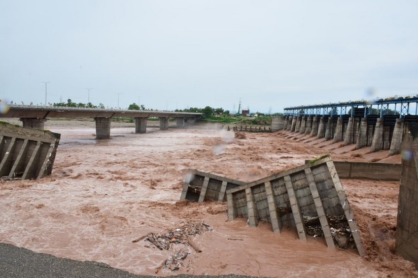 Torrential Rains Across J& Two Killed In House Collapse, Major Roads Closed – Kashmir Observer