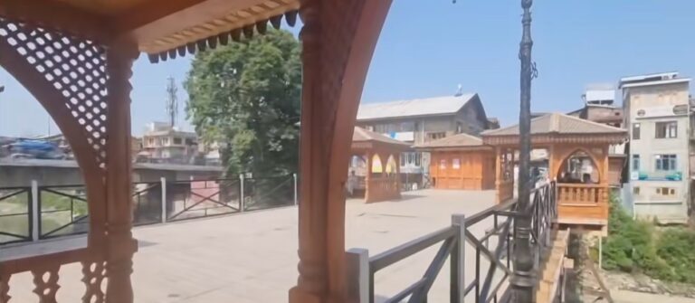 Cracks Emerge on Habba Kadal Heritage Bridge - Kashmir Observer