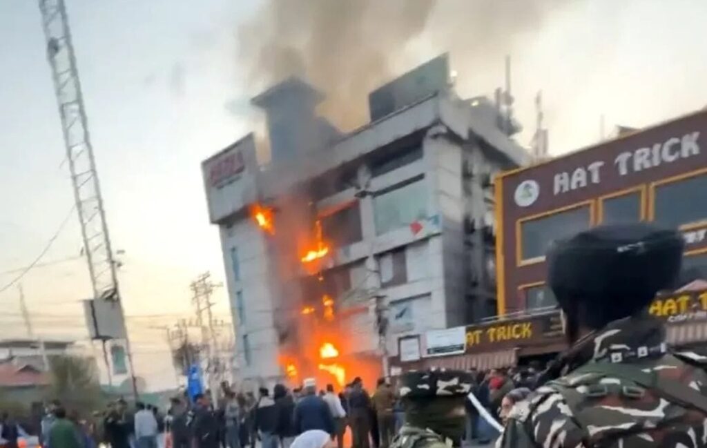 Minor Fire at J&K Bank Rajbagh Office, No Damage Reported – Kashmir ...
