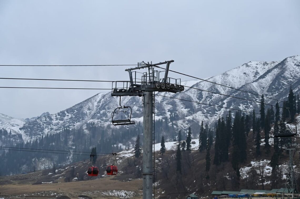 CM Omar Throws Open Asia's Longest Ski Drag Lift at Gulmarg - Kashmir ...