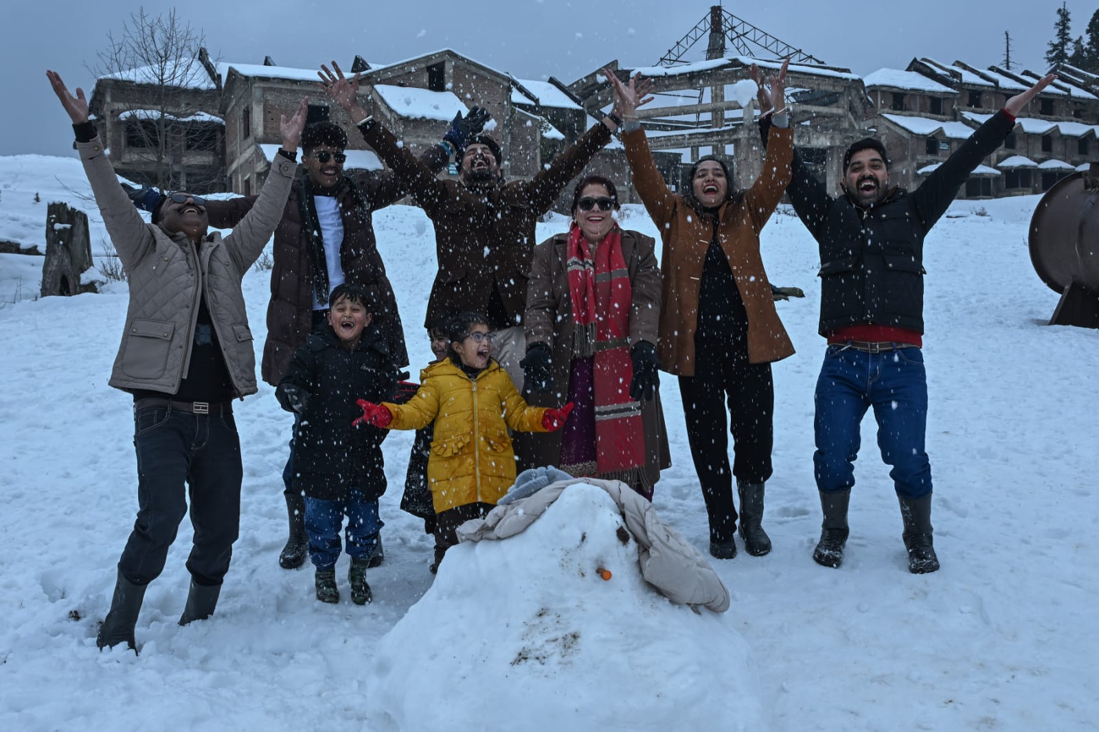 Fresh Snowfall Ushers in New Year at Kashmir Tourist Hotspots – Kashmir ...
